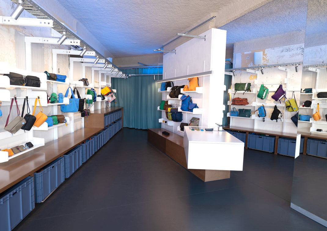 Stores – Crumpler Australia