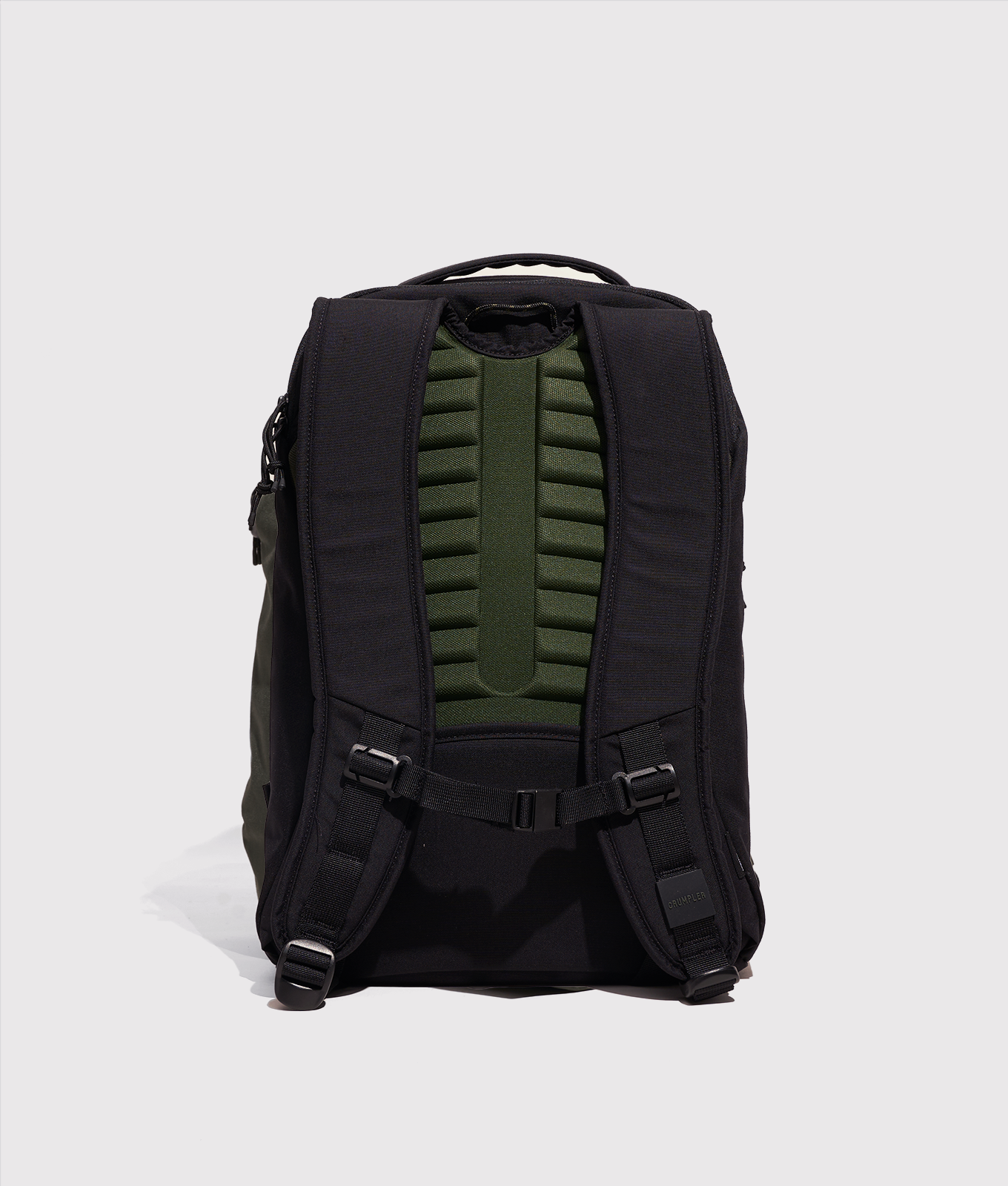 Round Table Banquet – Crumpler Australia