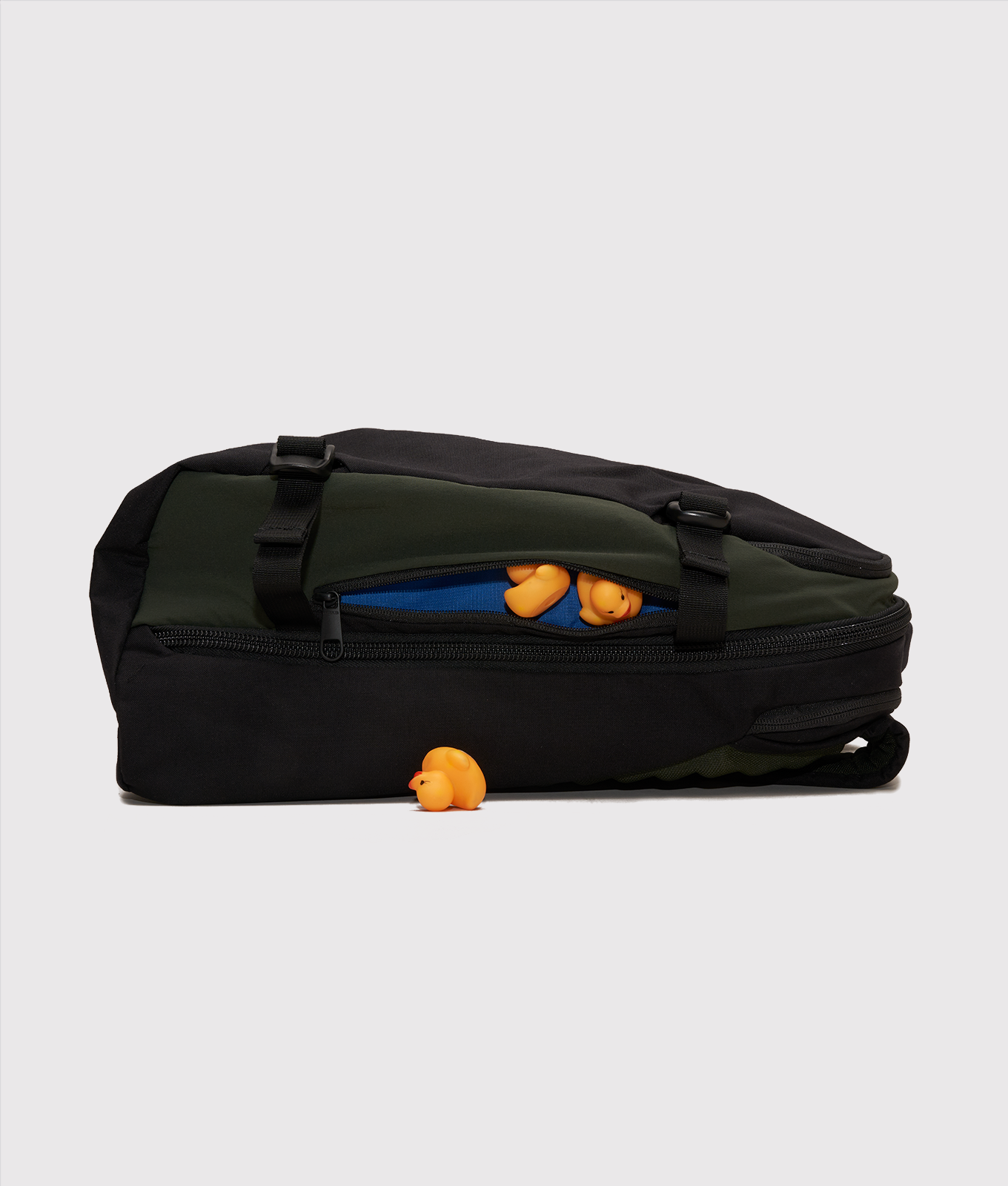 Round Table Banquet – Crumpler Australia